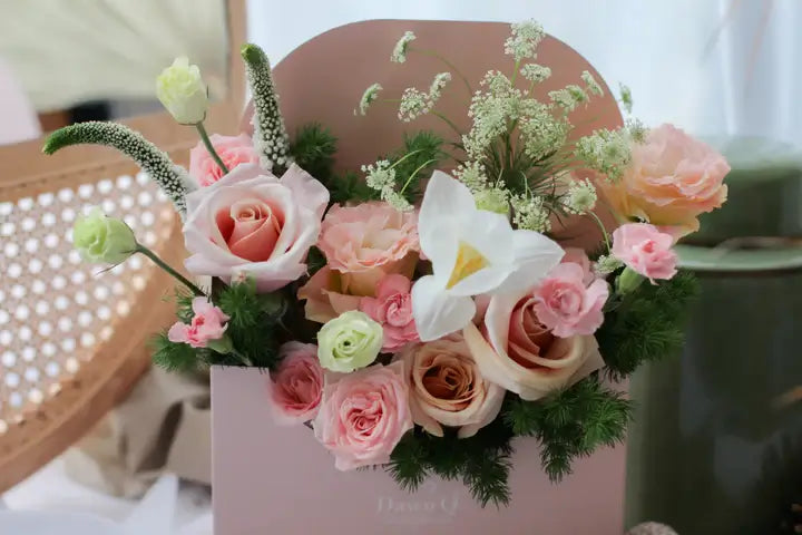 Flower Presentation Styles: Boxes, Baskets, Bouquets & More – Dawn Q ...